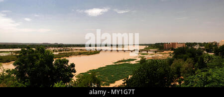 Blick auf die Stadt und den Fluss Niger Niamey, Niger Stockfotografie ...