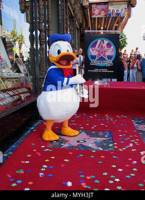 Donald Duck erhielt die 2257Th Stern auf dem Hollywood Walk of Fame in ...