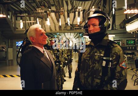 Ben Kingsley & Edward Burns Film: A Sound of Thunder (2004) Charaktere ...