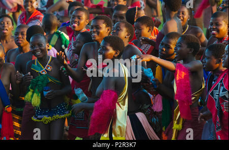 Swazi Mädchen Parade in Umhlanga (Reed Dance Festival), Swasiland ...
