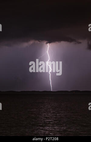 Blitz über dem Meer. Rio de Janeiro, Brasilien Stockfotografie - Alamy