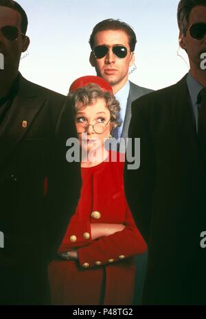Nicolas Cage, guarding Tess, 1994 Stockfotografie - Alamy