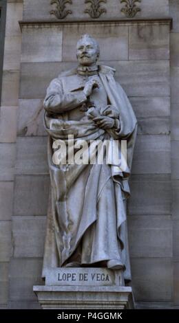 ESCULTURA DE LOPE DE VEGA (1562-1635) DE LA FACHADA DE LA Biblioteca ...