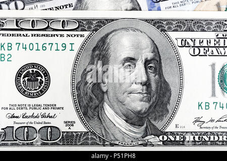 Alte und neue 100-Dollar-Scheine und Banknoten, die Rückseite ...