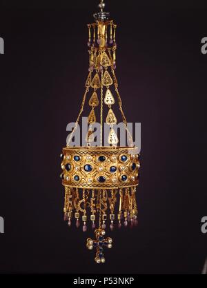 Corona de Recesvinto. Tesoro De Guarrazar. Visigodo. Fechado entre El ...