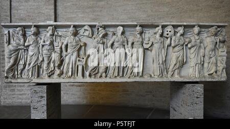 Sarkophagrelief mit Apollo, Minerva und Musen, Marmor, um 200 n. Chr ...