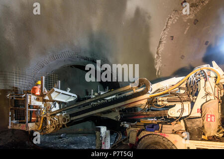 Spital am Semmering: Worker zur Festsetzung Bewehrung Gitter an Semmering-Basistunnel (Semmering ...