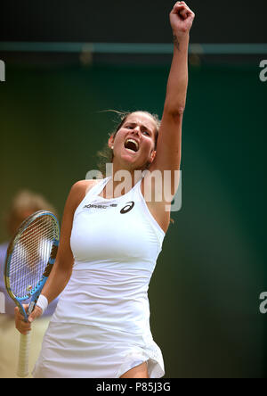 Julia Goerges feiert am Tag zehn der Wimbledon Championships in der All ...