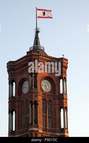 Berliner Rote Rathaus Rotes Rathaus. Gebäude, Fassade, Fassade und Turm ...