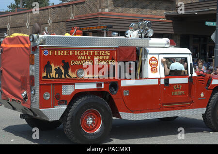 Hummer fire truck in Parade Stockfotografie - Alamy