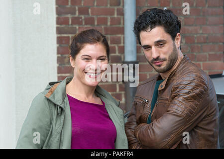 Schauspielerin Yasmina DJABALLAH in der Rolle der Polizeipsychologin ...