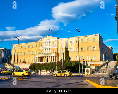 Das griechische Parlament Gebäude (alte königliche Palast) in den ...