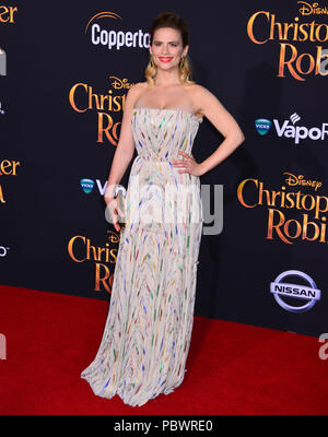Hayley Atwell nimmt an der Premiere von Disney's 'Christopher Robin' in ...