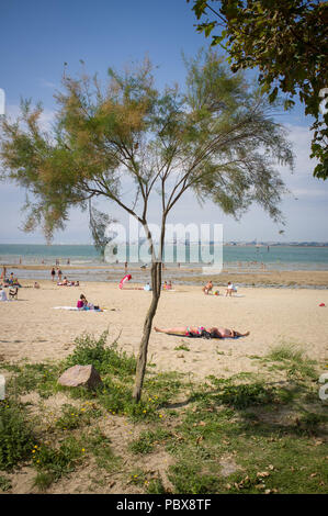 Der Strand Plage du Butin an der seine-Mündung von Honfleur am linken ...