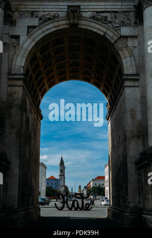 Victory Gate Triumphbogen (Siegestor) in München, Deutschland ...