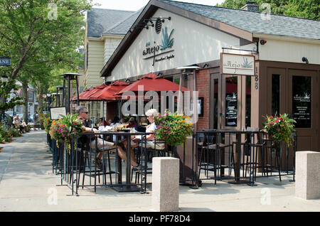 Die Innenstadt von Falmouth, Cape Cod Massachusetts, USA mit Menschen ...