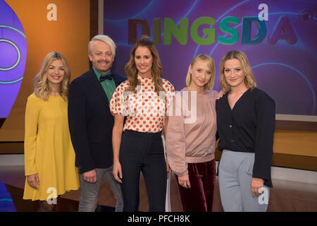 Von links: Susan Sideropoulos, Deutschland, Schauspielerin, Ross ...