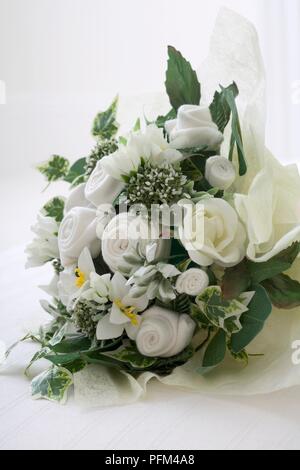 Blume mit weißen Handtüchern Stockfotografie - Alamy