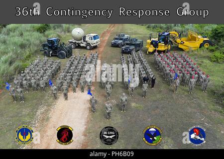 Die 36 Contingency Response Group posieren für ein Gruppenfoto bei ...