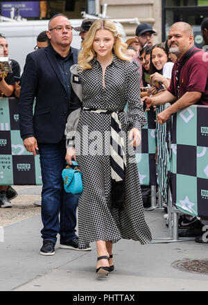 Chloe Grace Moretz besucht die AOL bauen Studio in Manhattan bietet ...