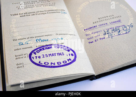UK-Vereinigtes Königreich-Pass Innenseite Stockfotografie - Alamy