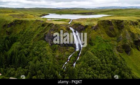 Systrafoss Wasserfall, See Systravatn, Kirkjubaejarklaustur, Island ...