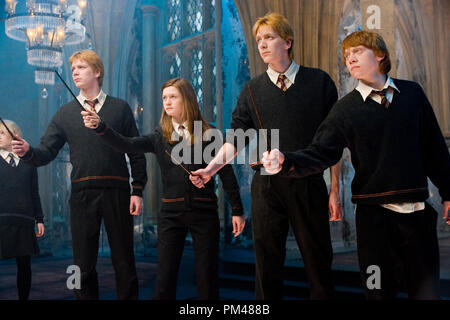 HARRY POTTER und der Auftrag von THE PHOENIX, James Walters (links ...