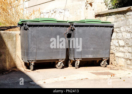 Metall Müll Müll container auf der Baustelle Stockfoto, Bild: 179526895 ...