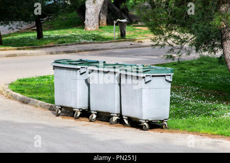 Metall Müll Müll container auf der Baustelle Stockfoto, Bild: 179526895 ...