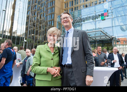 Axel Sven Springer, der Enkel von Verleger Axel Springer, nimmt an ...