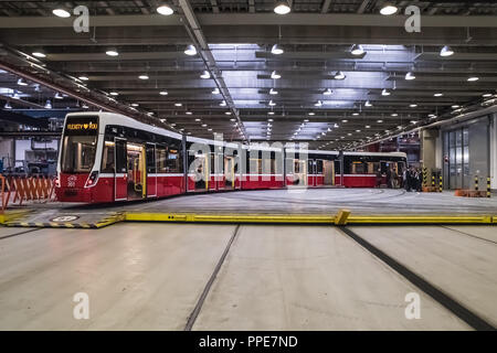 Wien, Praesentation der neuen Straßenbahn Bombardier FLEXITY - Wien ...