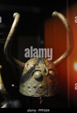 Urgeschichte. Metal Age. Helm aus Veksoe-Moor. Bronze. Dänemark ...