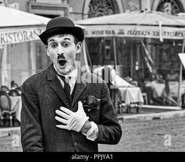Straße Pantomime als Charlie Chaplin Stockfotografie - Alamy