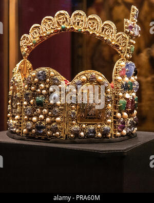 Die Kaiserkrone des Heiligen Römischen Reiches war die Krone des ...