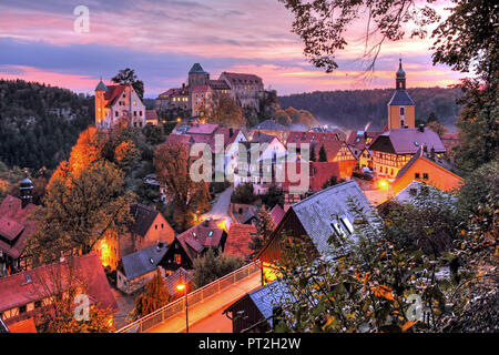 Blick auf die Burg Hohnstein, Hohnstein, Elbsandsteingebirge ...