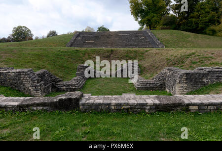 Das römische Amphitheater von Augusta Raurica in Augst in der Schweiz ...