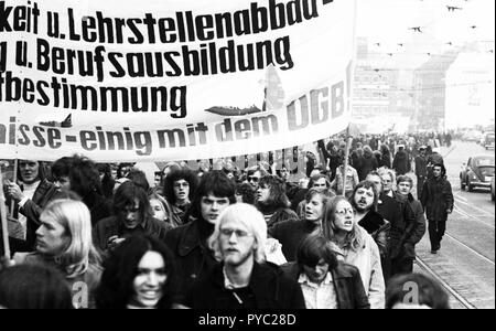 Am 8. November 1975, viele Tausende von Menschen für die Zusammenarbeit gezeigt ...