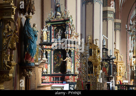 Hauptschiff der Basilika Mariä Himmelfahrt der Jungfrau Maria (Marienkirche) in Danzig, Polen ...