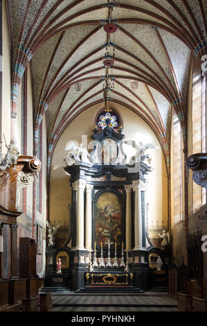 Hauptschiff der Basilika Mariä Himmelfahrt der Jungfrau Maria (Marienkirche) in Danzig, Polen ...