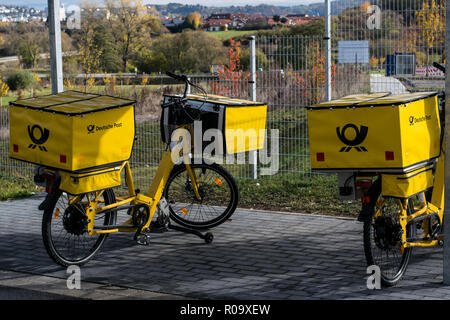 Deutsche Post, Deutsche Post Company, Postbote auf Fahrrad, Kreuzberg ...