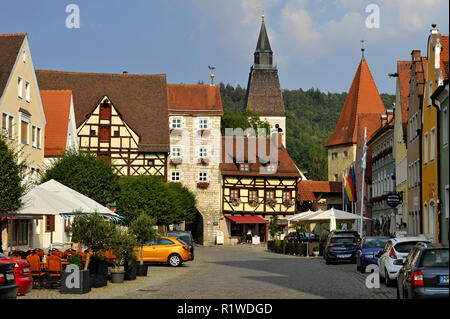 Altstadt von Berching mit Kirche St. Lorenz, Bayern, Deutschland ...