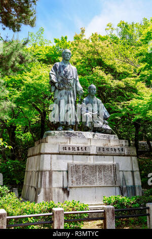 Bronzestatue im Maruyama Park des Samurai Sakamoto Ryoma und Nakaoka Shintaro Gegner des ...