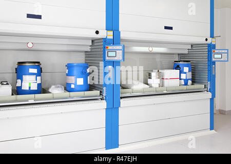 Automatische Paternosterregal Retrieval Lager System Stockfoto, Bild ...