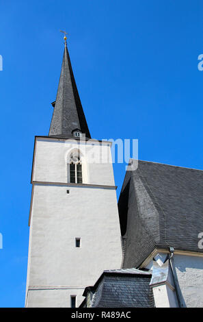 Stadtkirche-Kirche (Stadtkirche St. Peter und Paul) und Herder Statue ...