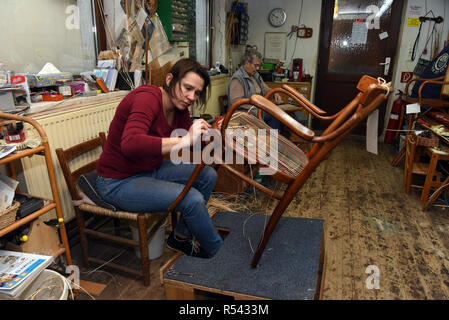 28. November 2018, Nordrhein-Westfalen, Düsseldorf: Warenkorb binder ...