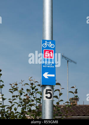 Blau Radweg Schild 51 Stockfotografie - Alamy