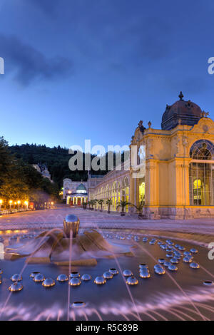 Brunnen und Kolonada Kolonnade Marienbad Tschechien Stockfotografie - Alamy