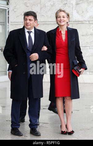 Sharon Stone und ihr Freund Enzo Cursio, Journalist und Kandidat ...