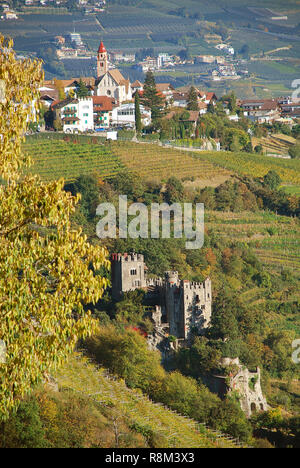 Brunnenburg Castle in Tirol, Südtirol, Italien. Brunnenburg Castle hat ...