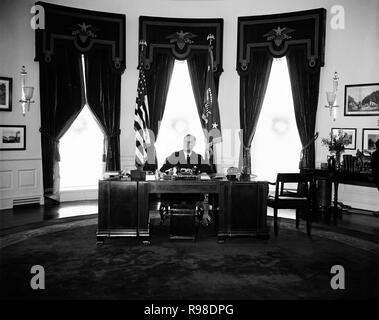 Us Prasident Franklin Roosevelt an seinem Schreibtisch Oval Office im WeiBen Haus Washington DC USA Harris Ewing 31. Dezember 1934 Stockfotografie Alamy